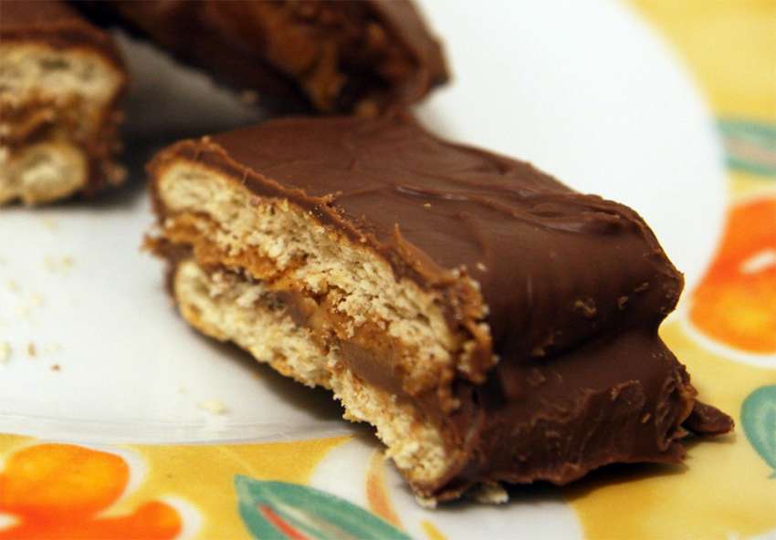 Cum prepari biscuitii snickers - Retetele Monei